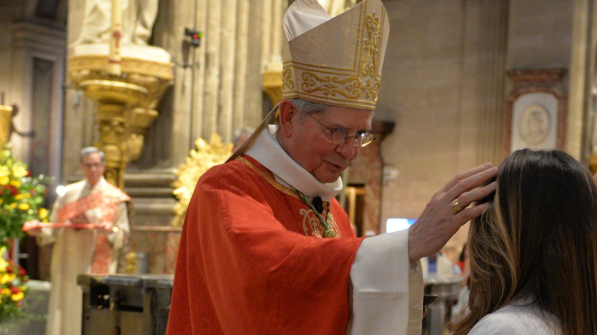 Le déroulement de la célébration de la Confirmation - Diocèse de Paris